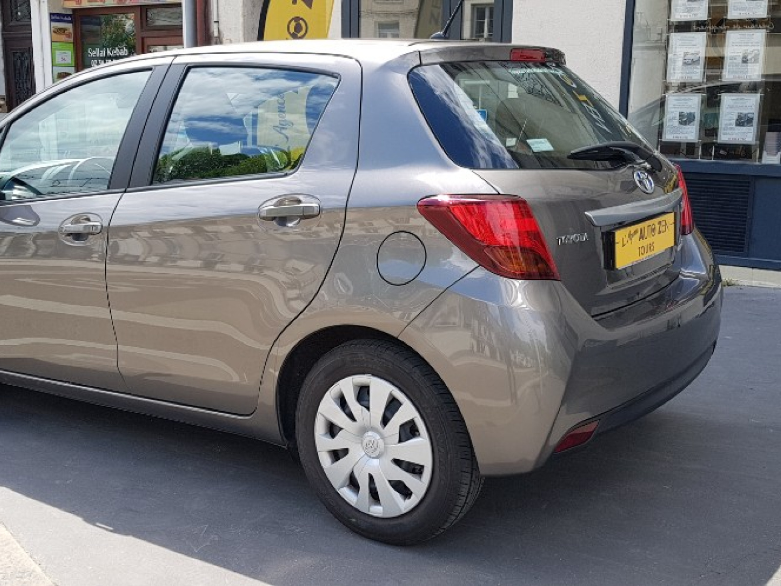 TOYOTA YARIS HYBRIDE LCA 2016 100h Dynamic | AUTO ZEN